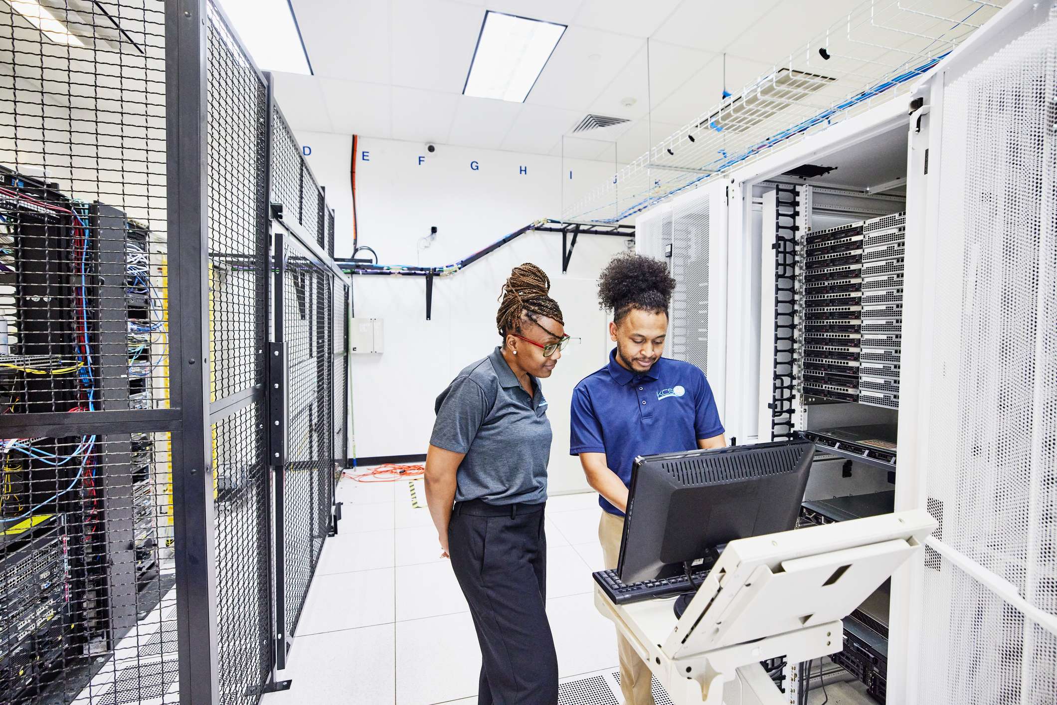 How to ensure cybersecurity in a hybrid cloud?